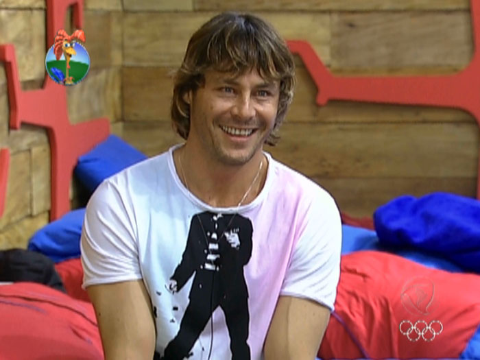 A Fazenda 10: Peões relembram das frases de Theo Becker no programa