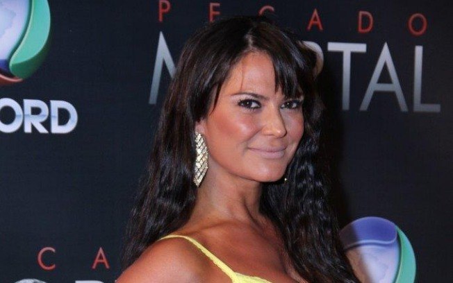 Record não renova contrato da atriz Carla Cabral - Observatório da TV