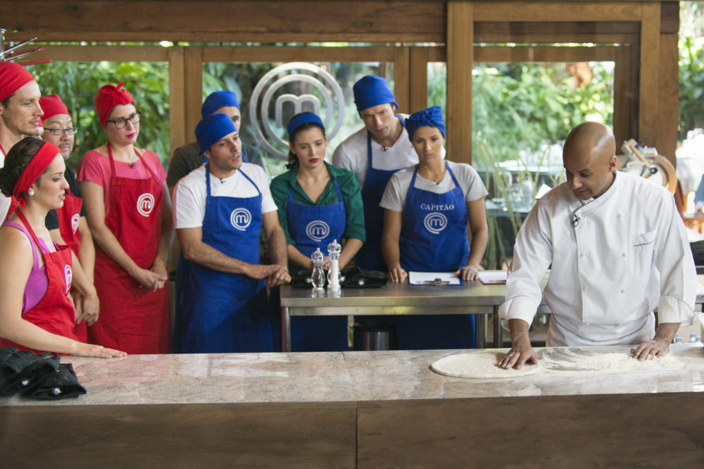 Cozinheiros do MasterChef preparam pizza em prova em equipe ...