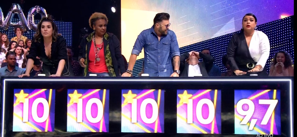 Preta Gil comete gafe e quase atrapalha consagração de Jeniffer ...