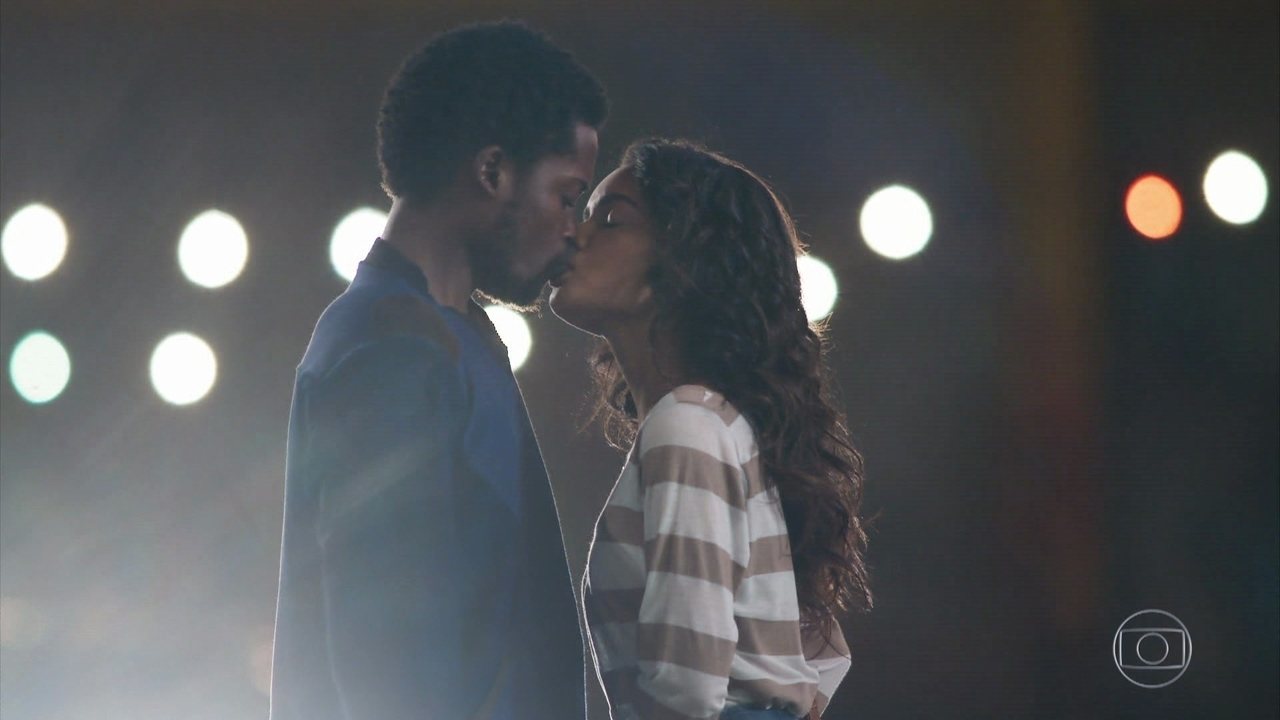 O Tempo Não Para: Paulina se entrega a Cecílio