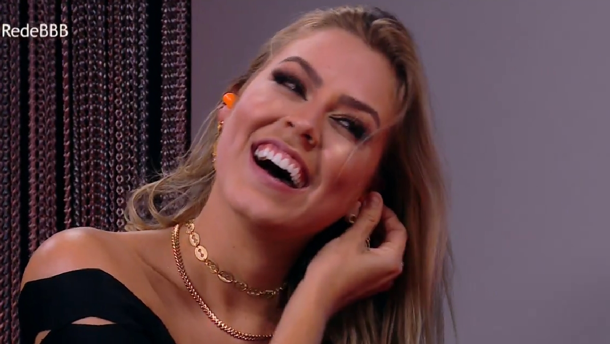 BBB19: Isabella ganha um presente inusitado em entrevista ao Rede BBB