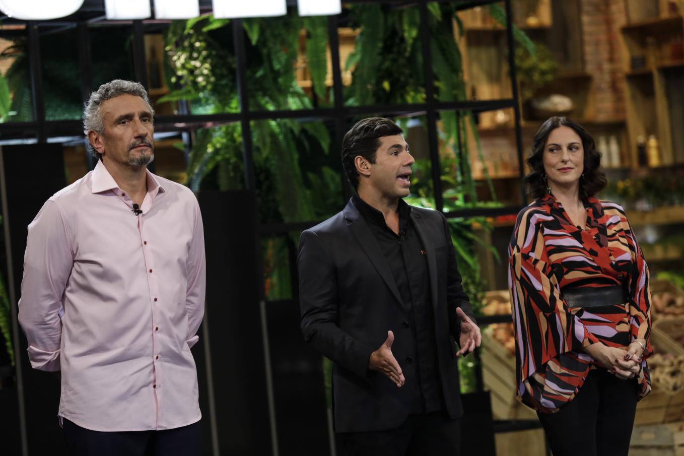 Na estreia do Top Chef da Record TV, internautas comparam com ...
