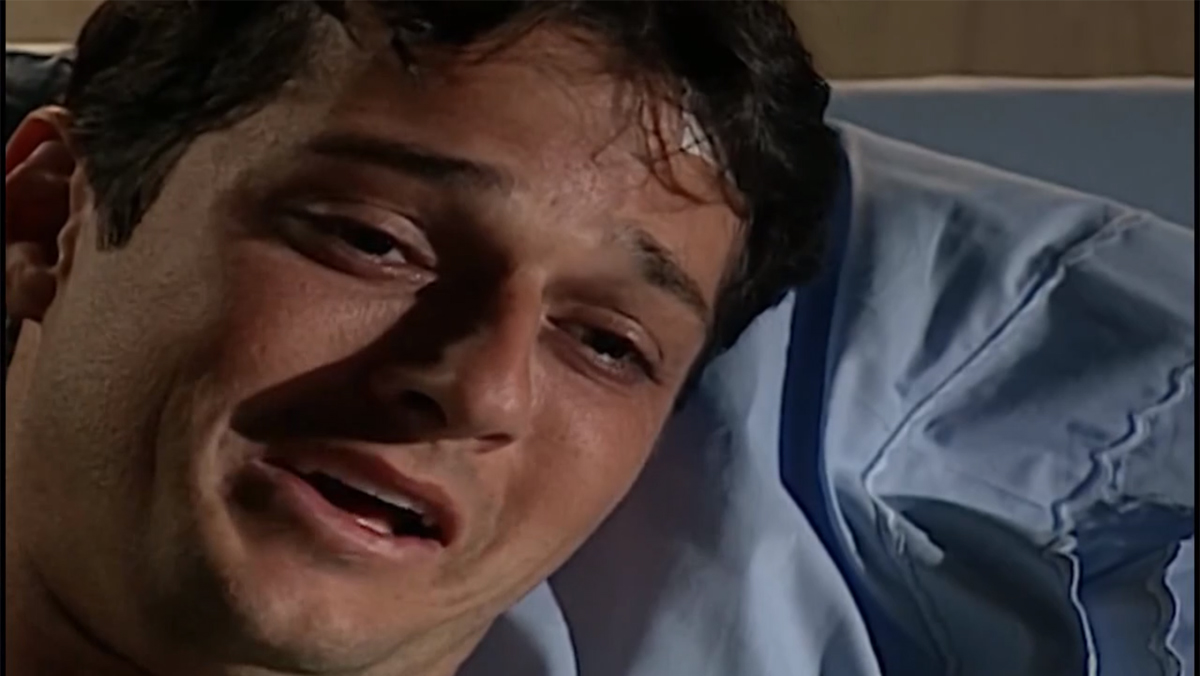 Por Amor: César fala com o pai sobre troca de bebês