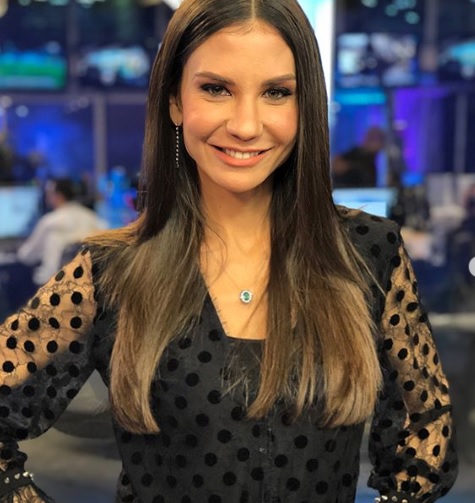 Há sete anos na bancada do RedeTV News, Amanda Klein deixa sua marca no ...