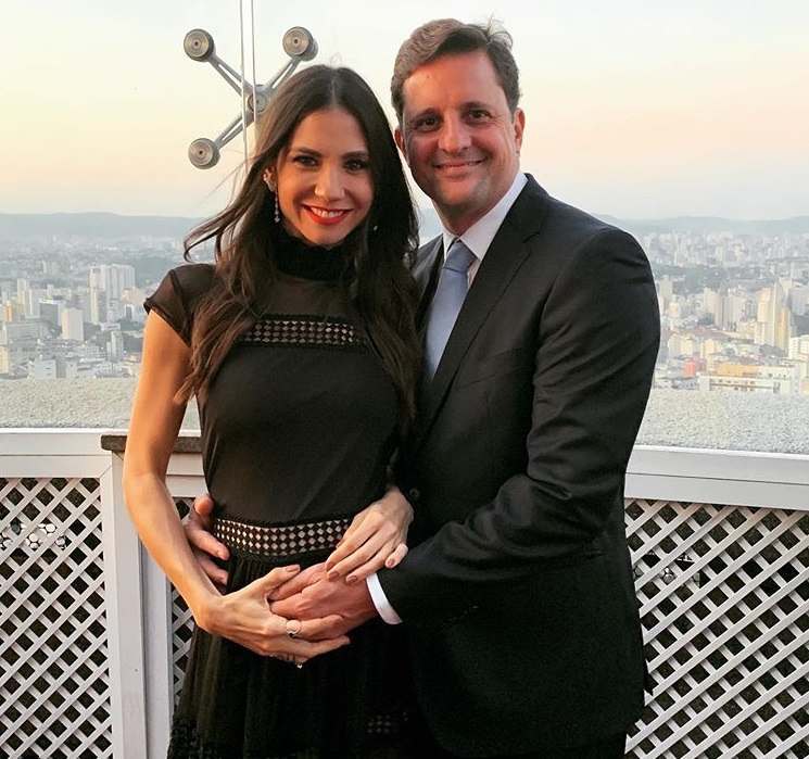 Há sete anos na bancada do RedeTV News, Amanda Klein deixa sua marca no ...