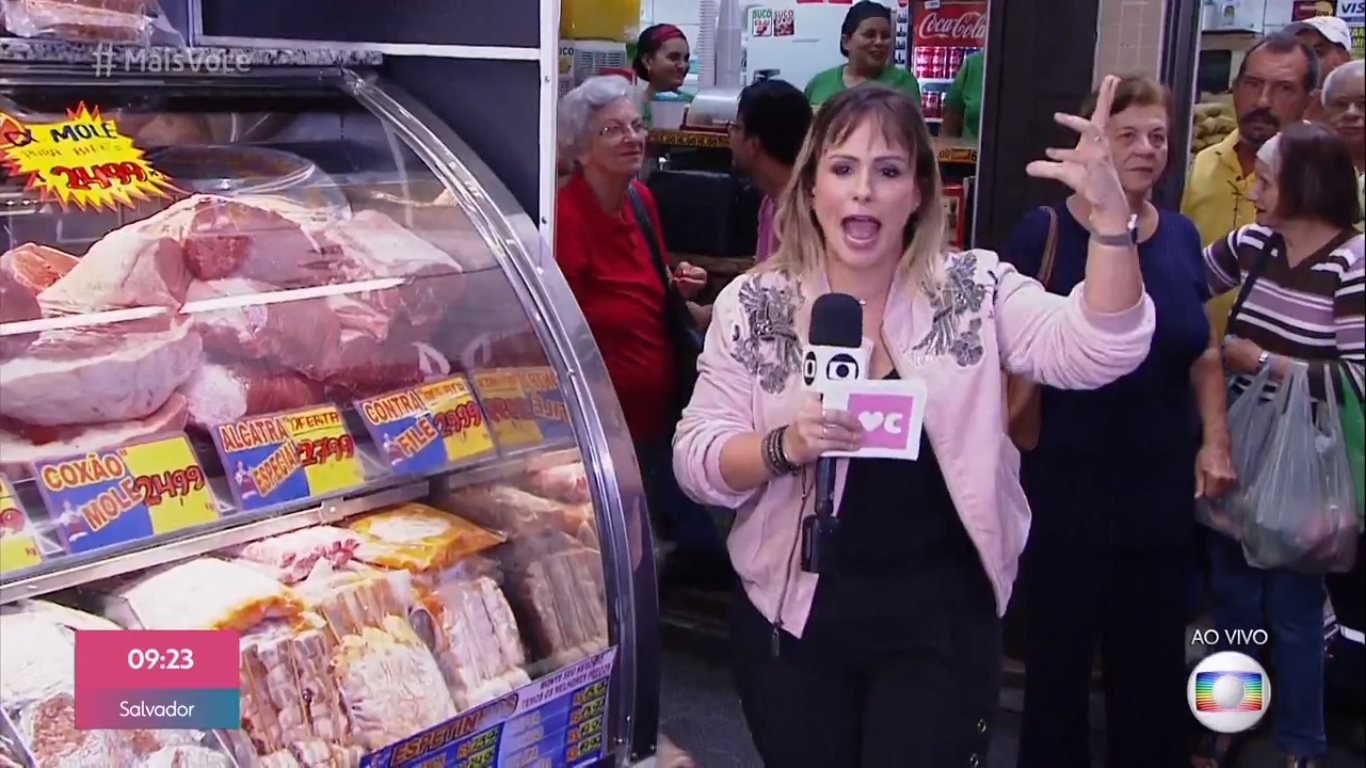 Repórter do Mais Você é detonada na web: "Tão afobada"