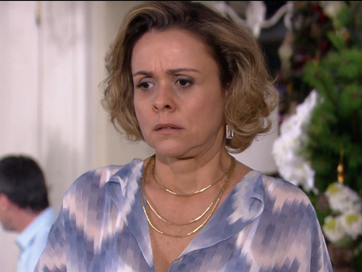 Ti-Ti-Ti: Stela choca Bruna com revelação sobre Amanda