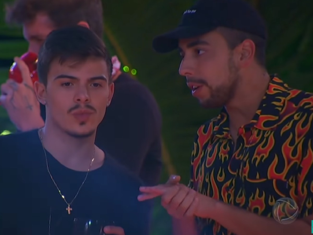 Ilha Record: Lucas tenta alertar Thomaz sobre provas em time