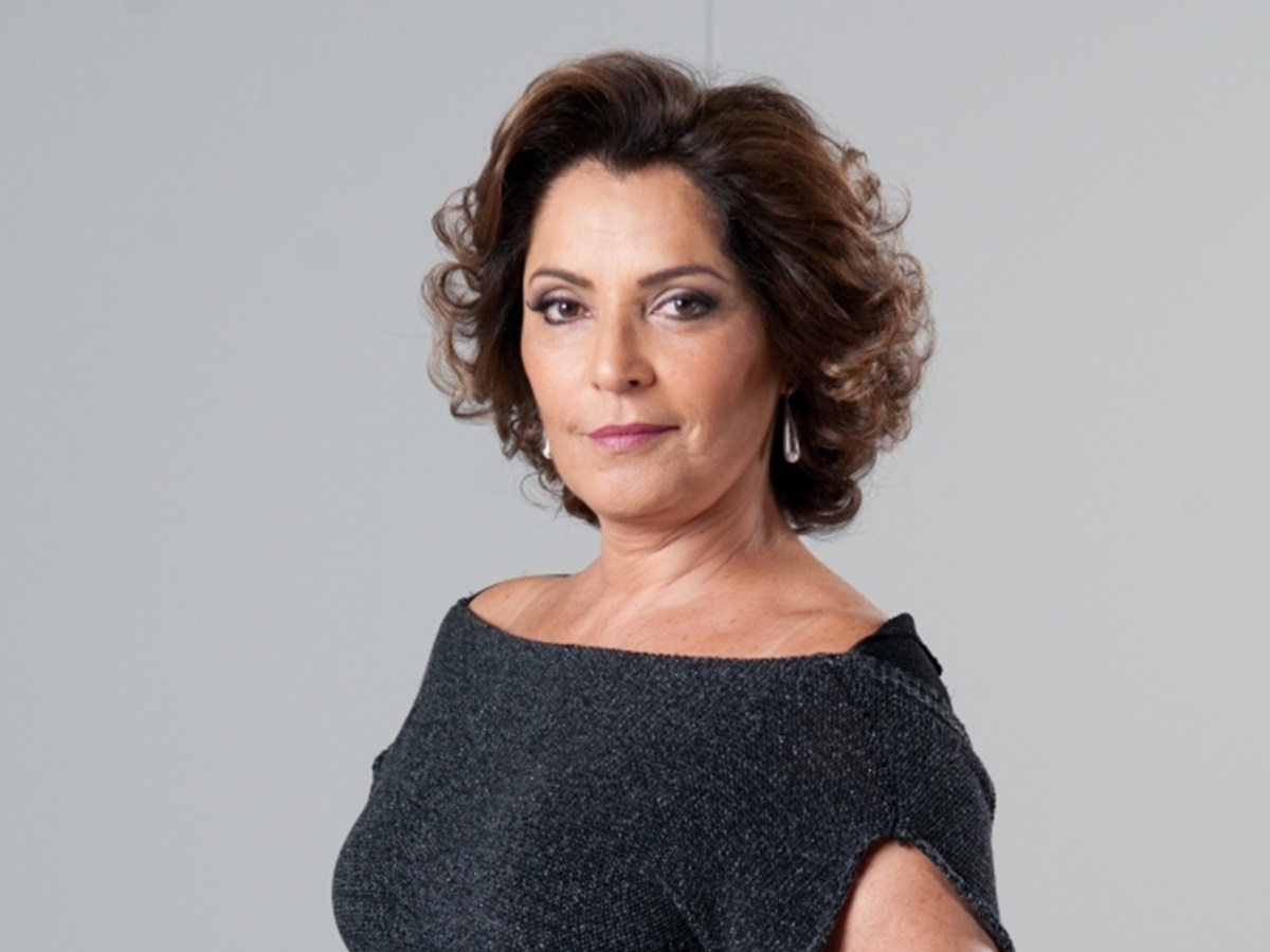 Demissão de autores da Record TV causa indignação da atriz Angelina Muniz