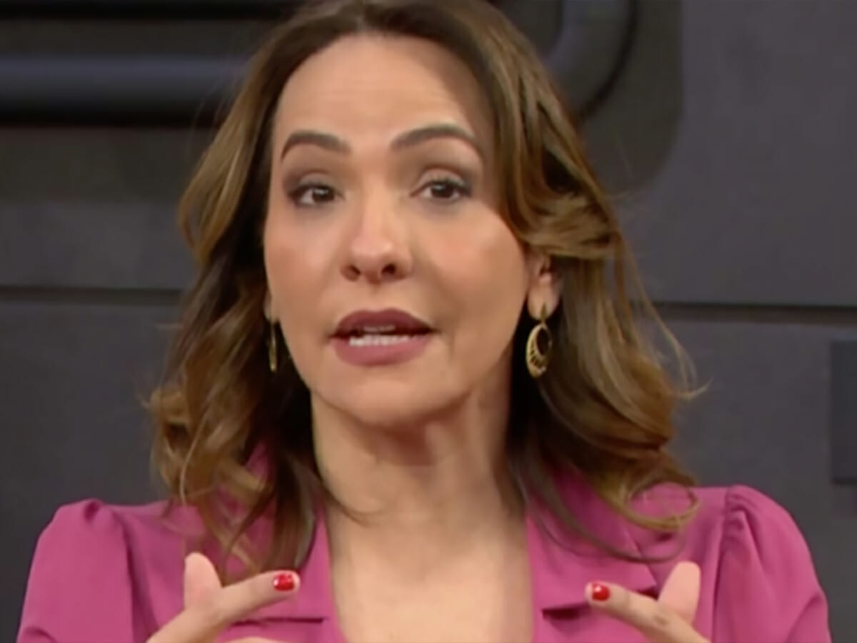 Maria Beltrão se assusta ao vivo com plantão da GloboNews