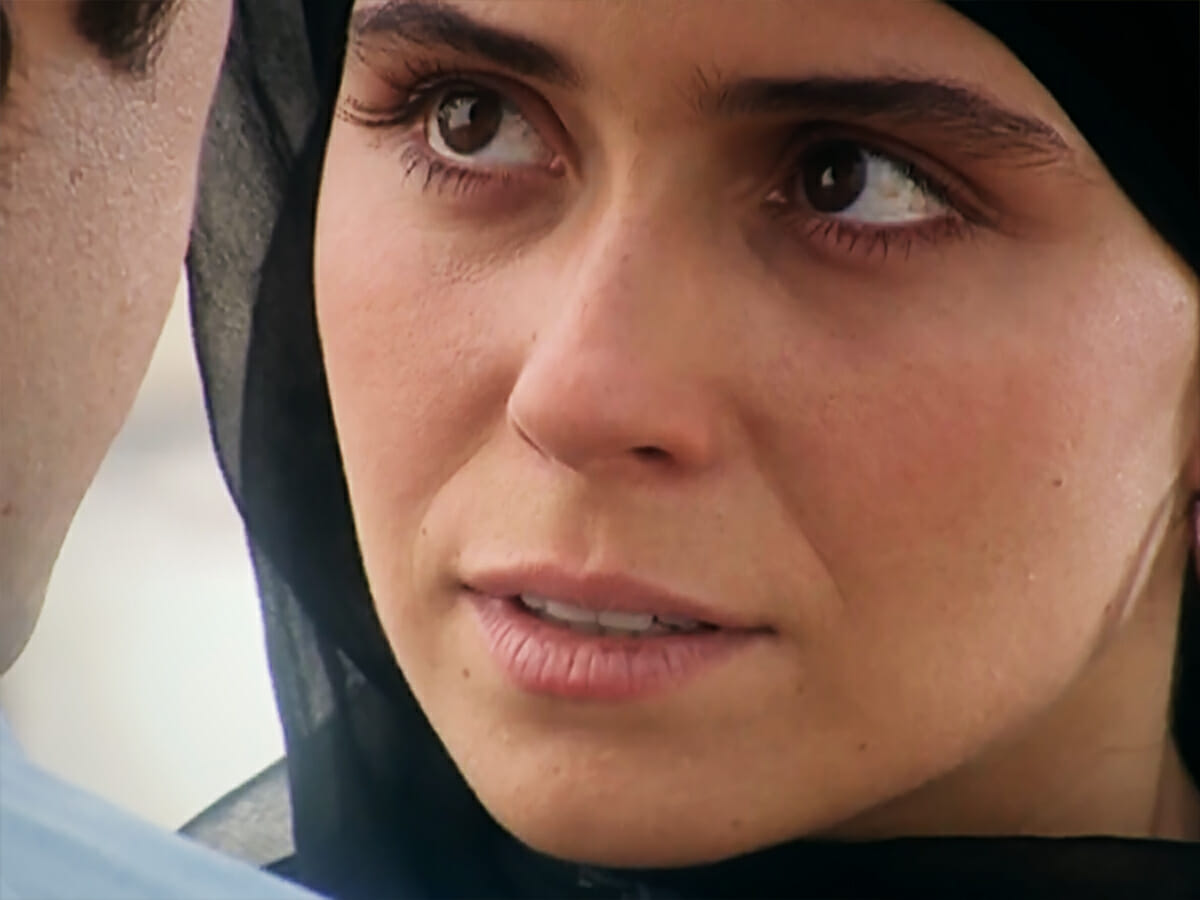 O Clone: Lucas tenta beijar Jade e ela o surpreende