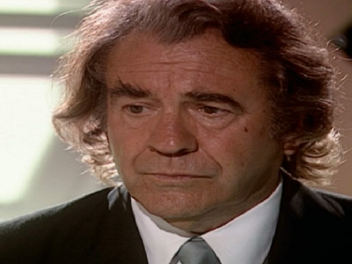 O Clone: Deusa choca Albieri com pergunta e ele desconversa