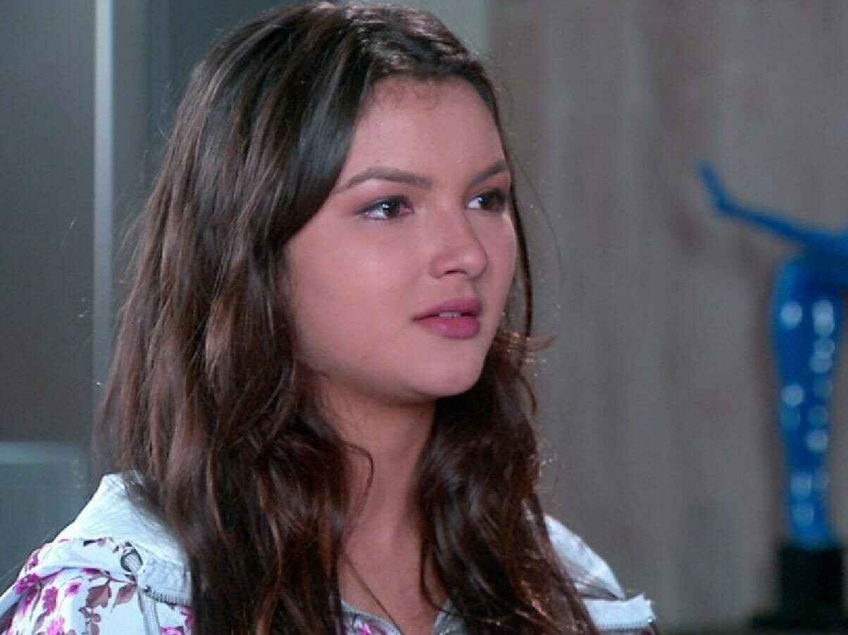 Carinha de Anjo: Filha adolescente de Vítor surge para tocar o terror