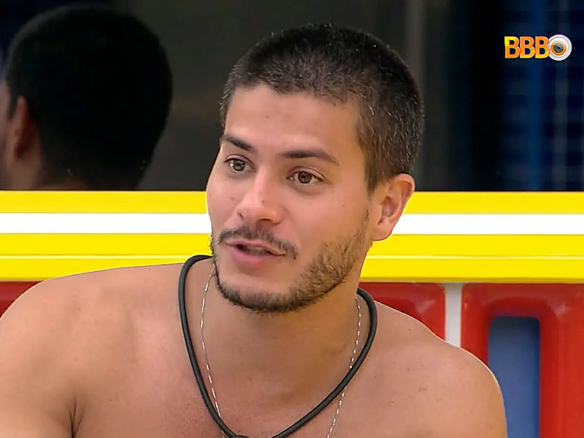 Arthur Aguiar está rindo à toa: 14 milhões de seguidores em rede social