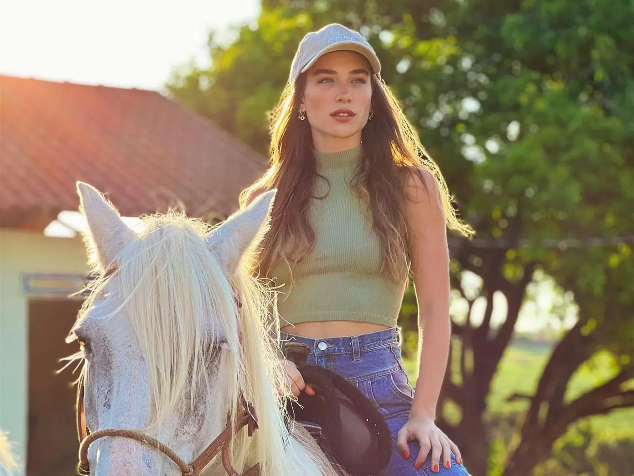 Marcela Fetter vive romance com importante personagem em Pantanal