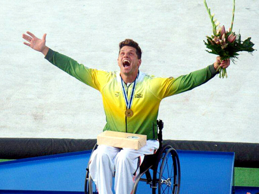 Apresentador de No Limite: Acidente e esposa de Fernando Fernandes