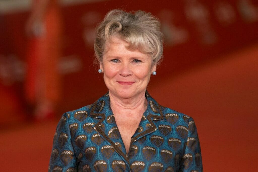 Conheça a carreira da nova protagonista de The Crown, Imelda Staunton