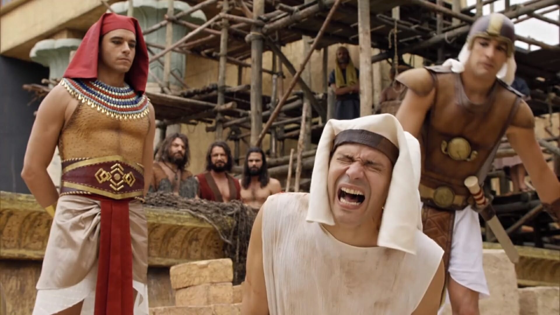 Os Dez Mandamentos: Apuki é castigado após Seti presenciar cena imperdoável