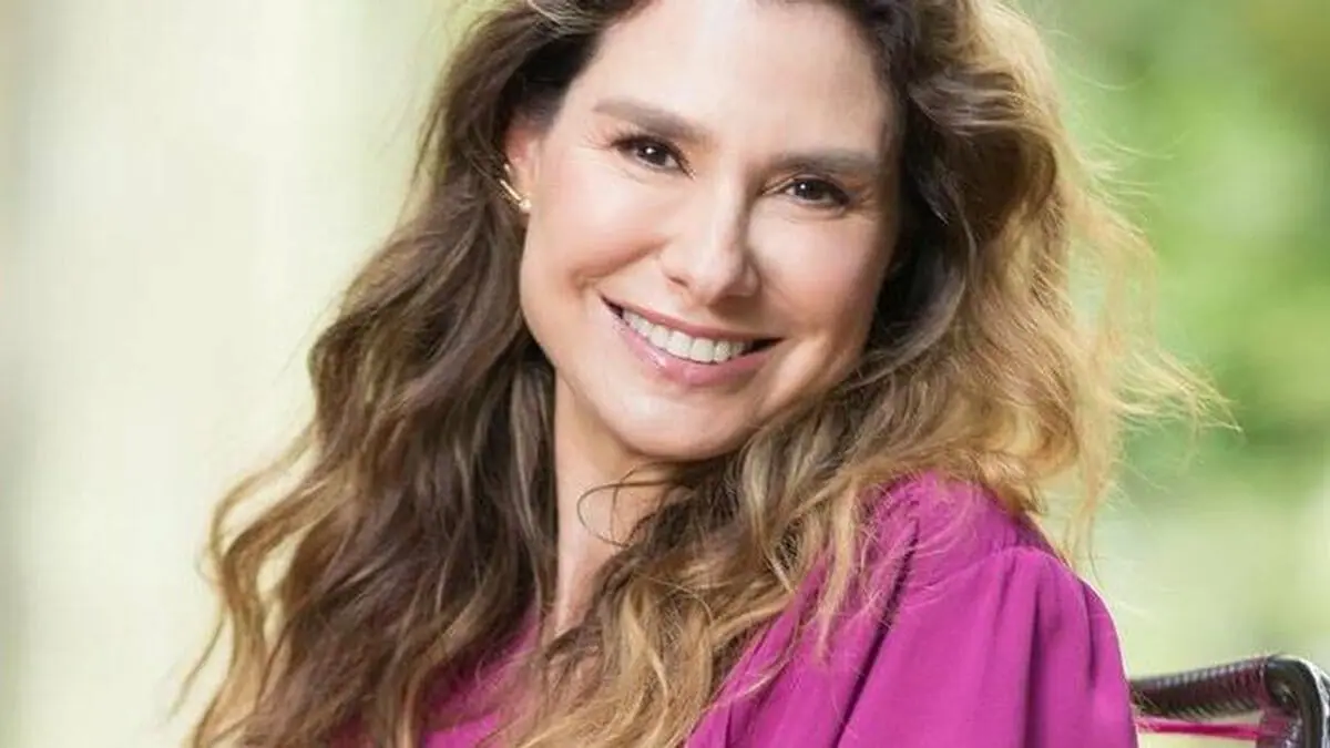 Lia de O Rei do Gado, Lavínia Vlasak esbanja corpaço sarado de biquíni ...