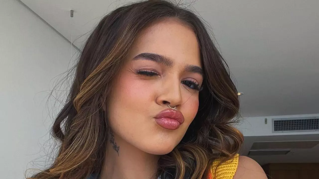 Guiga de Vai na Fé, Mel Maia explana corpaço de biquíni vermelho e ...