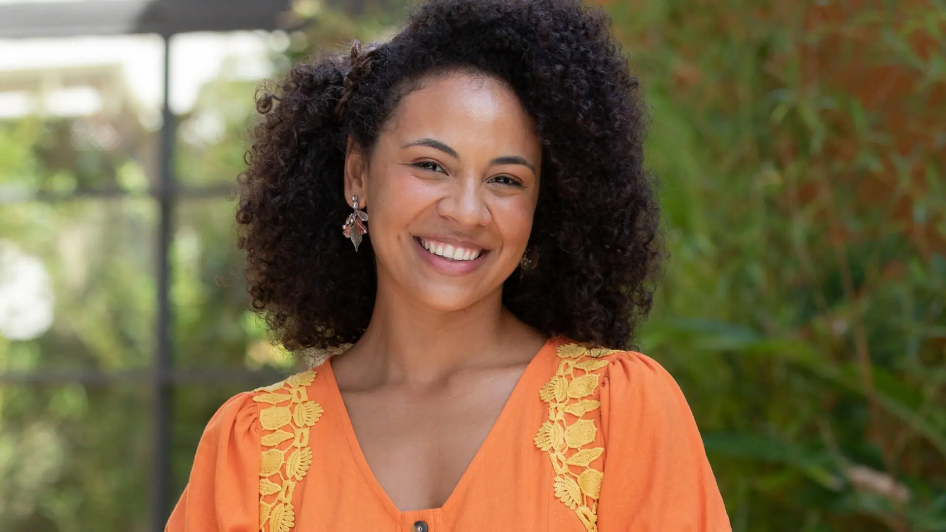 Marê e Júlio caem para trás com confissão de Sônia em Amor Perfeito