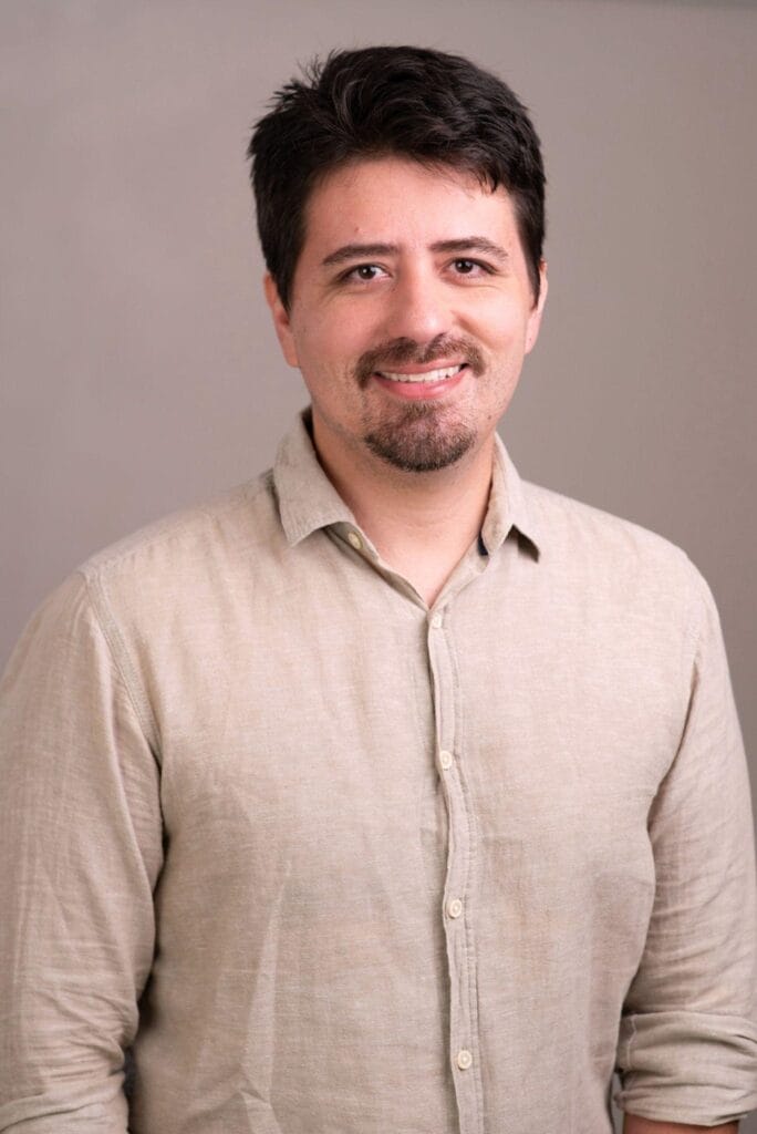 Saiba mais sobre a carreira do ator Alan Pontes, o Sandro da série Fim