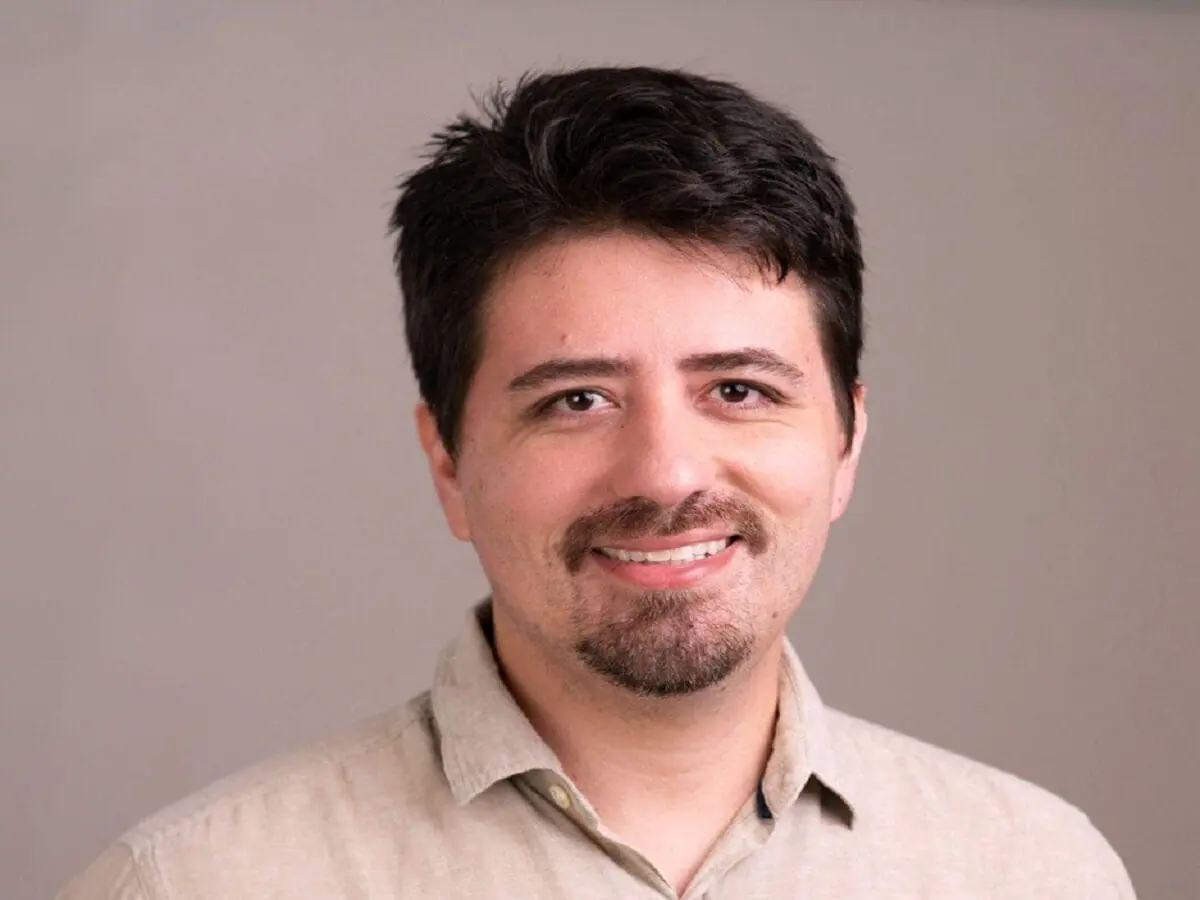 Saiba mais sobre a carreira do ator Alan Pontes, o Sandro da série Fim