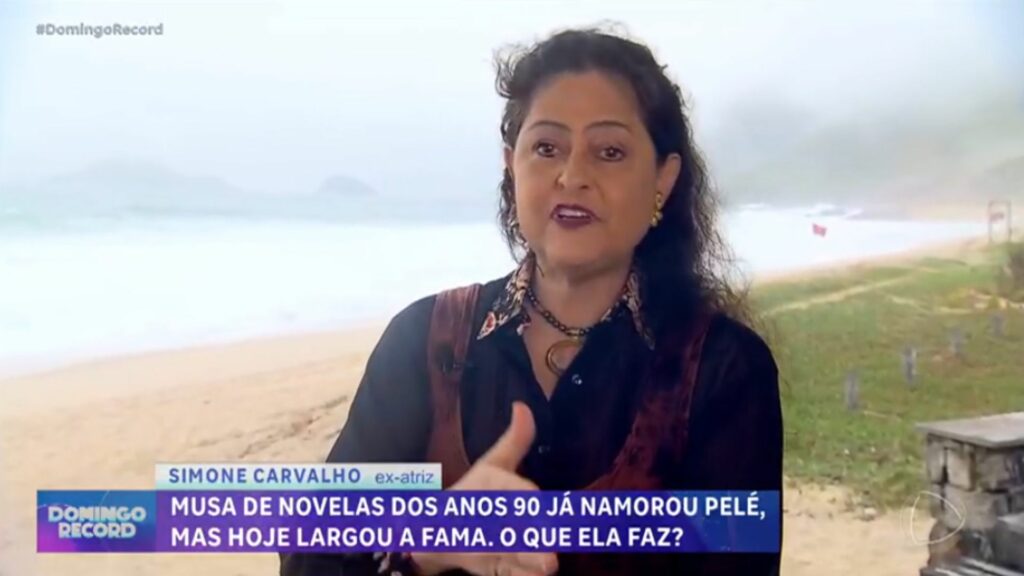 Atriz Simone Carvalho mudou de vida e surge bem diferente