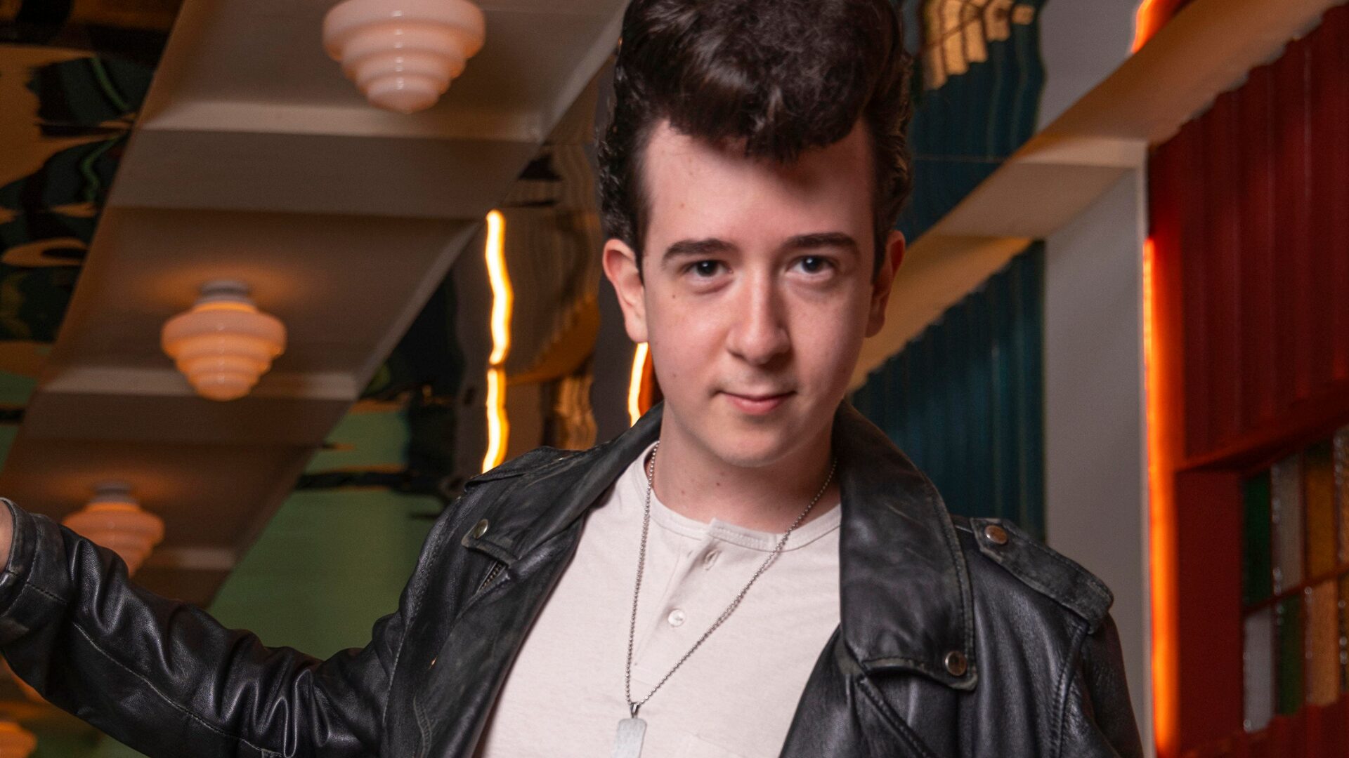 Topete vive duas desgraças em um só capítulo de Garota do Momento ...