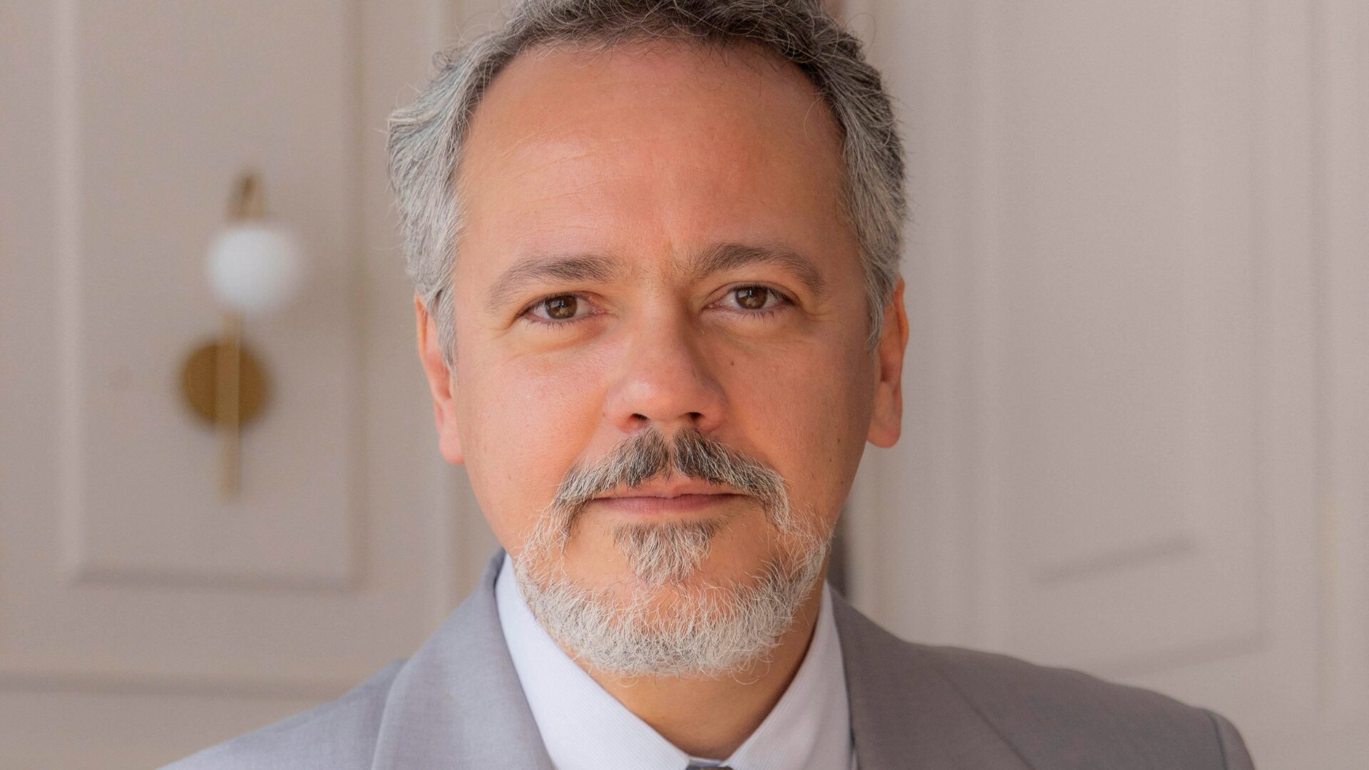 Raimundo tenta salvar Celeste, mas sofre a maior decepção de sua vida ...