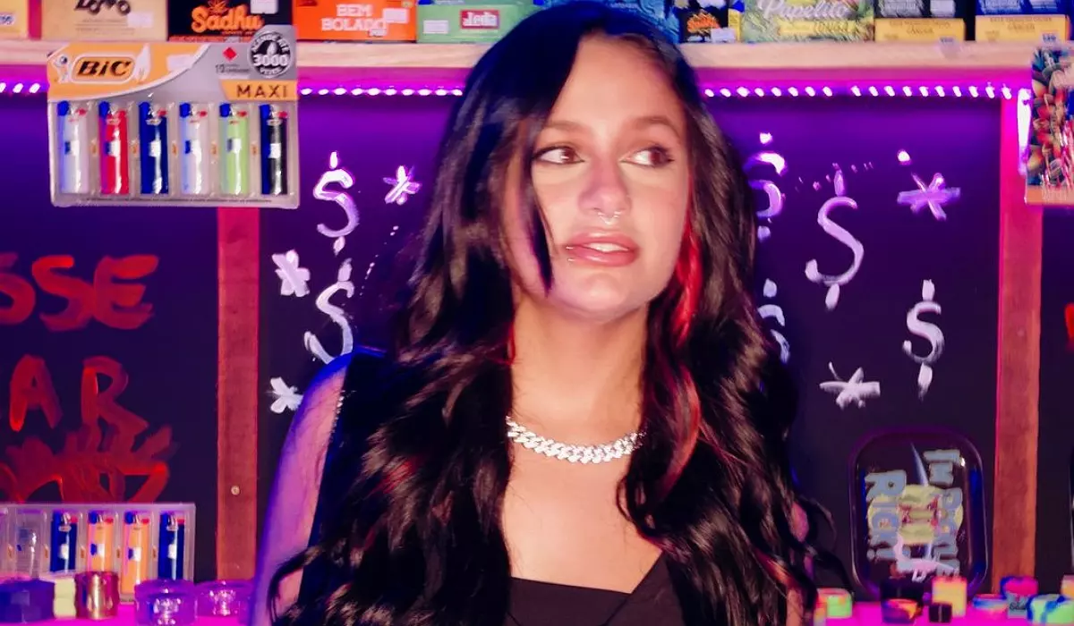 Myrella Victoria atriz e influenciadora de 19 anos reforça desejo de ...