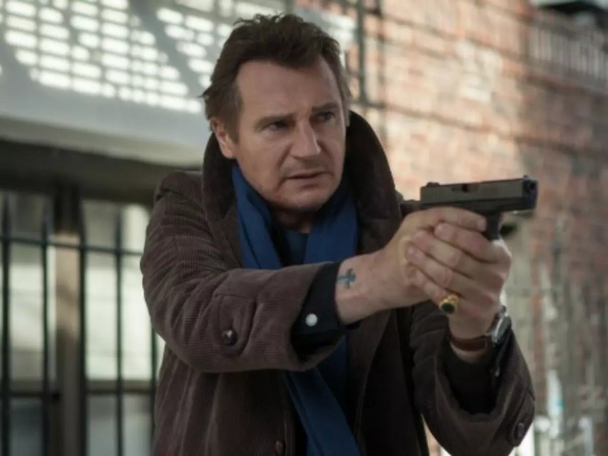 Filme mostra investigação sombria com Liam Neeson disponível no Prime ...
